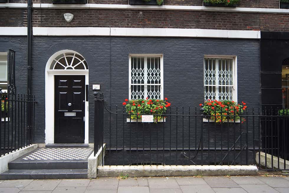 London - 9 Percy Street - Podium